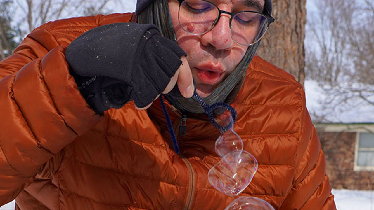 How to Make Frozen Bubbles | The Children's Museum of Indianapolis