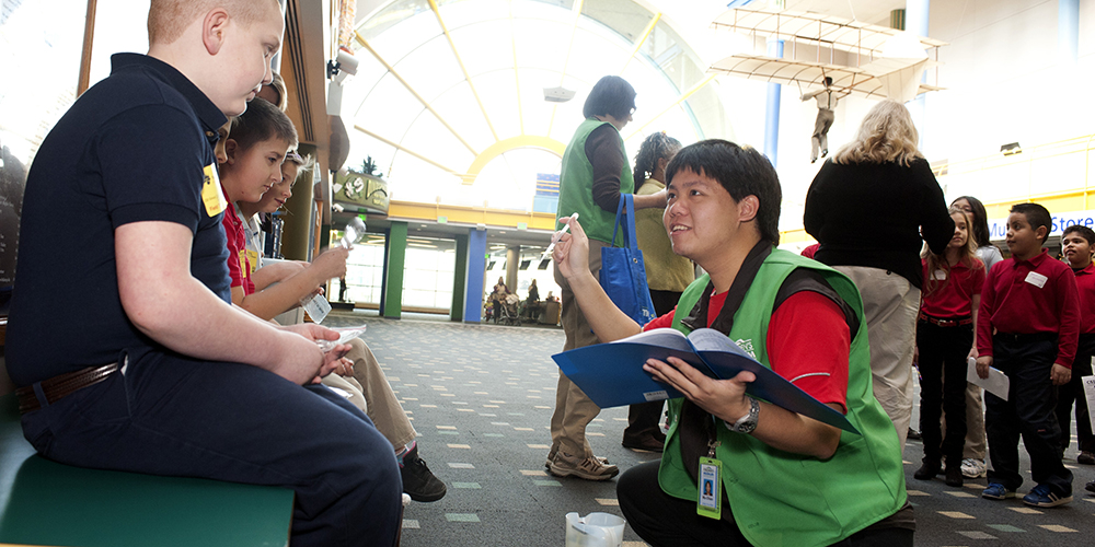 Adult Volunteering | The Children's Museum of Indianapolis